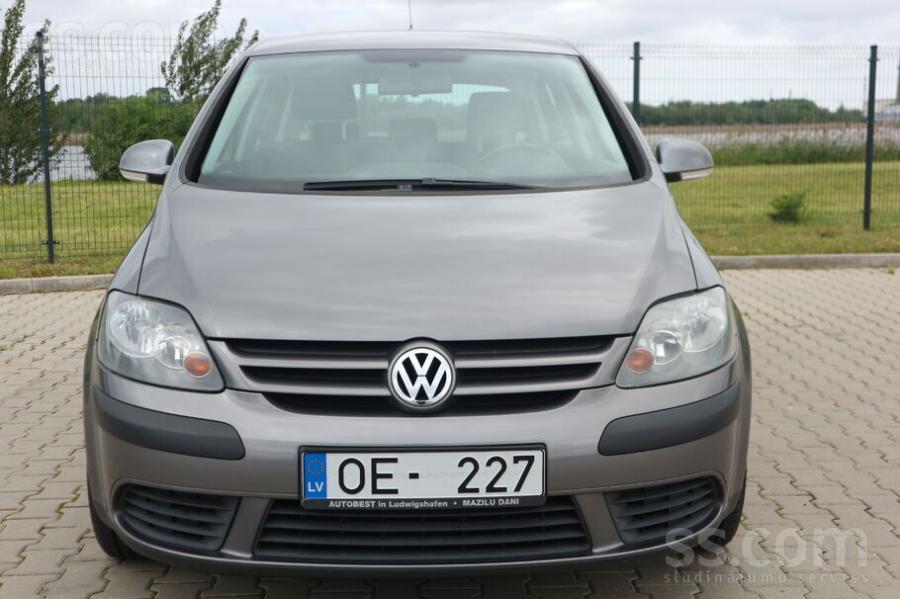Grey Volkswagen Golf Plus 2006 in Riga, with an engine capacity of 1.90 L and mileage of 228 thousand km for 5700 €, photo 3 on AUTOMOTO.COM.LV
