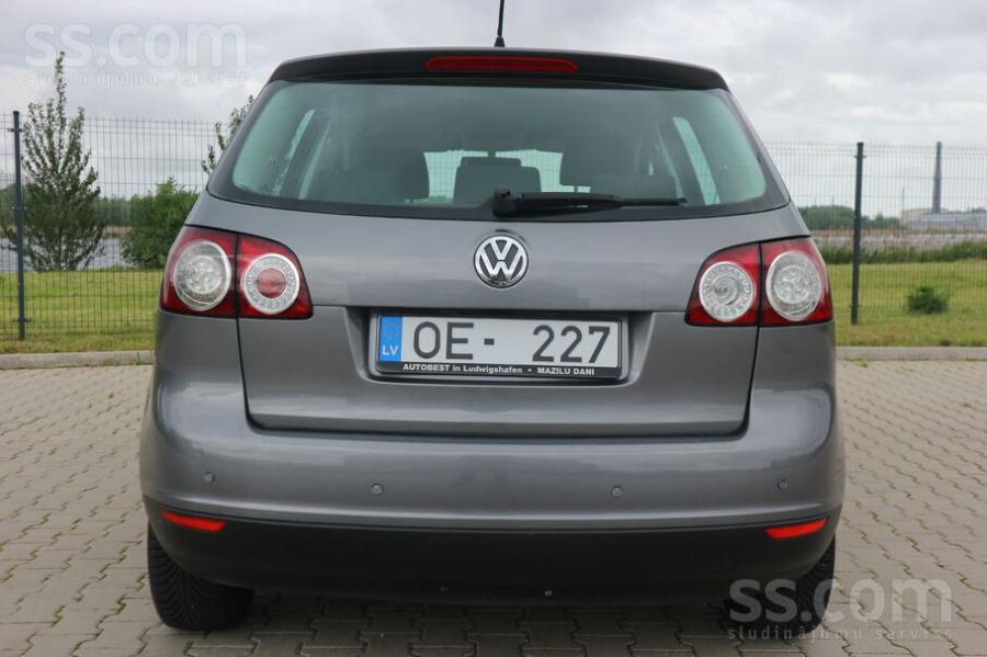 Grey Volkswagen Golf Plus 2006 in Riga, with an engine capacity of 1.90 L and mileage of 228 thousand km for 5700 €, photo 9 on AUTOMOTO.COM.LV