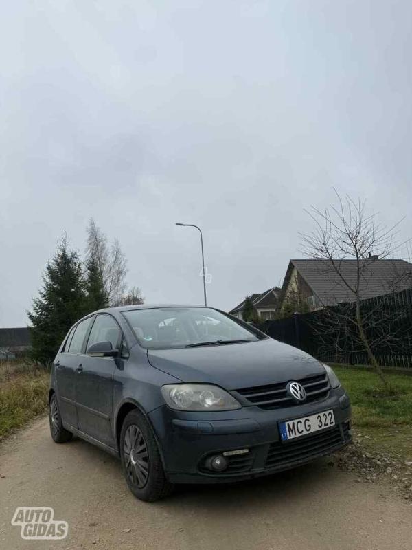 Pelēks Volkswagen Golf Plus 2006 Šauļi, ar dzinēja tilpumu 1.90 L un nobraukumu 300 tūkst. km par 1650 €, foto 1 vietnē AUTOMOTO.COM.LV