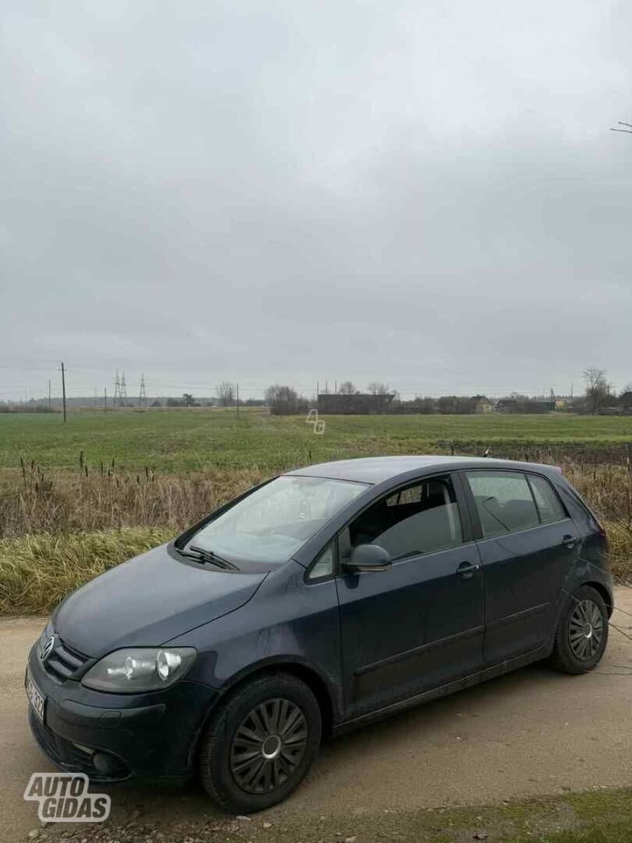 Grey Volkswagen Golf Plus 2006 in Siauliai, with an engine capacity of 1.90 L and mileage of 300 thousand km for 1750 €, photo 2 on AUTOMOTO.COM.LV