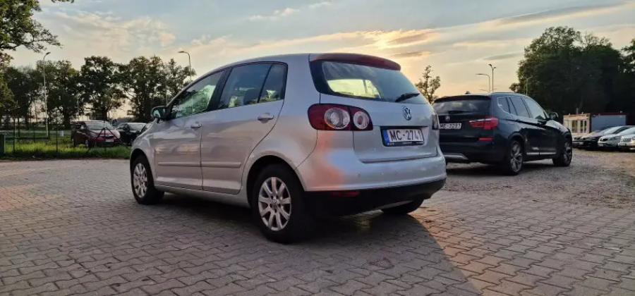 Pelēks Volkswagen Golf Plus 2006 Valmiera, ar dzinēja tilpumu 2.00 L un nobraukumu 264 tūkst. km par 1600 €, foto 5 vietnē AUTOMOTO.COM.LV