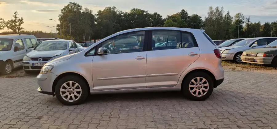 Pelēks Volkswagen Golf Plus 2006 Valmiera, ar dzinēja tilpumu 2.00 L un nobraukumu 264 tūkst. km par 1600 €, foto 6 vietnē AUTOMOTO.COM.LV