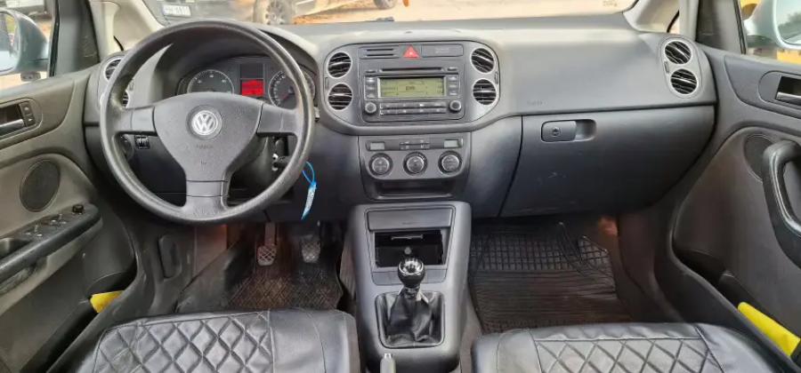 Pelēks Volkswagen Golf Plus 2006 Valmiera, ar dzinēja tilpumu 2.00 L un nobraukumu 264 tūkst. km par 1600 €, foto 8 vietnē AUTOMOTO.COM.LV