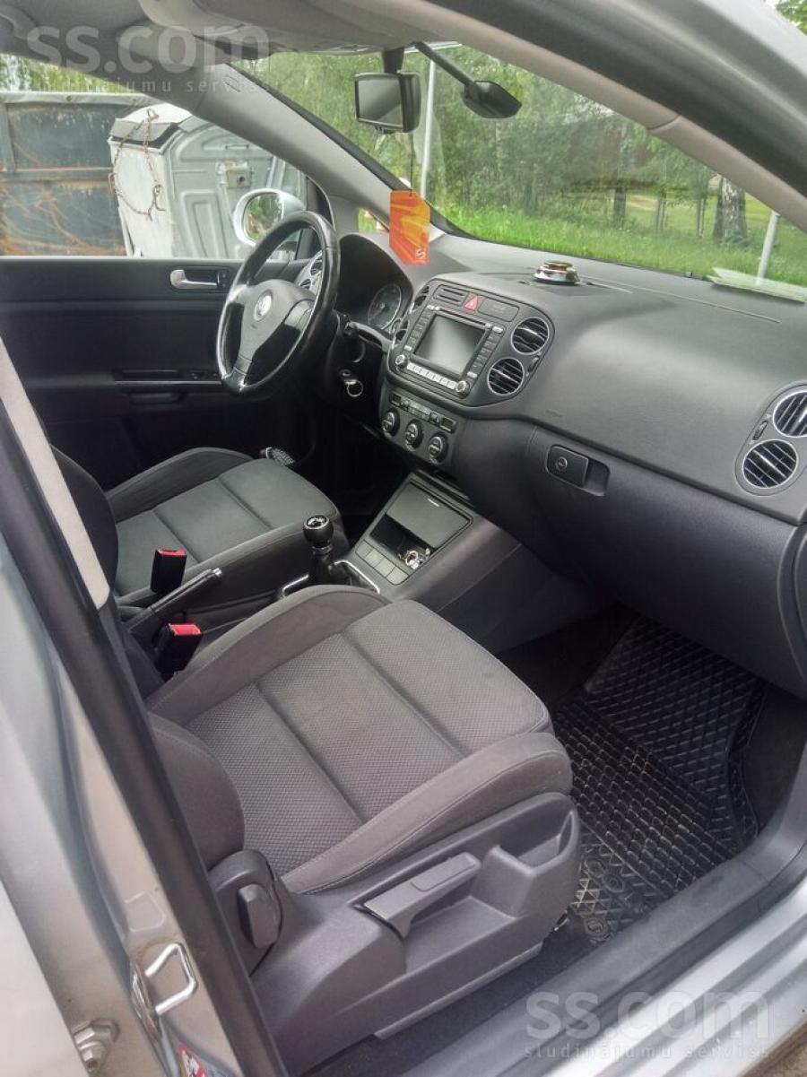 Grey Volkswagen Golf Plus 2006 in Dobele, with an engine capacity of 2.00 L and mileage of 324 thousand km for 2000 €, photo 6 on AUTOMOTO.COM.LV