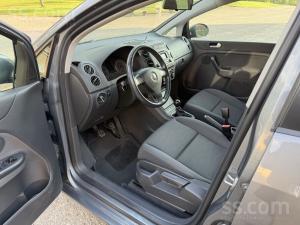 Grey Volkswagen Golf Plus 2006 in Preili, with an engine capacity of 1.90 L and mileage of 218 thousand km for 1950 €, photo 6 on AUTOMOTO.COM.LV