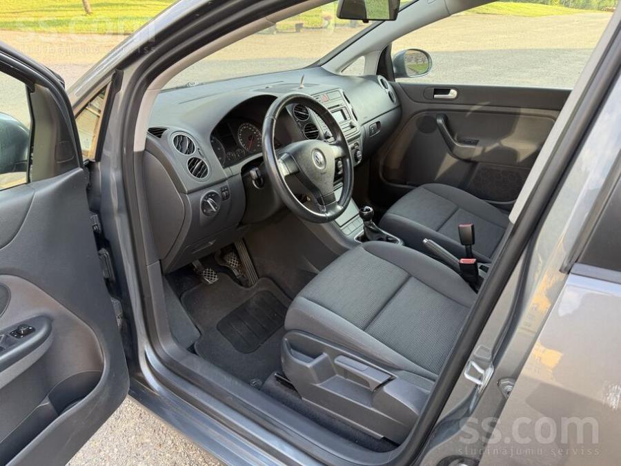 Grey Volkswagen Golf Plus 2006 in Preili, with an engine capacity of 1.90 L and mileage of 218 thousand km for 1950 €, photo 6 on AUTOMOTO.COM.LV