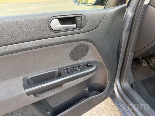 Pelēks Volkswagen Golf Plus 2006 Preiļi, ar dzinēja tilpumu 1.90 L un nobraukumu 218 tūkst. km par 1950 €, foto 6 vietnē AUTOMOTO.COM.LV