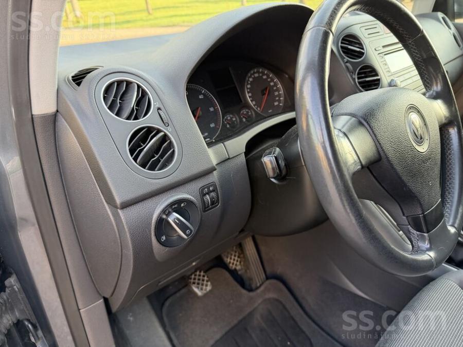 Grey Volkswagen Golf Plus 2006 in Preili, with an engine capacity of 1.90 L and mileage of 218 thousand km for 1950 €, photo 9 on AUTOMOTO.COM.LV