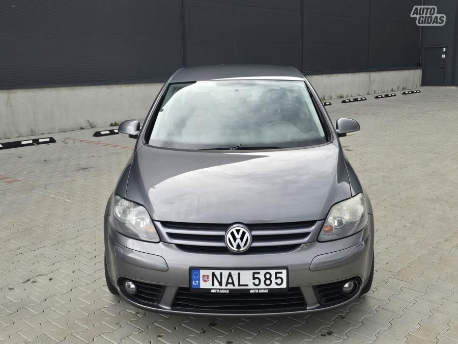 Pelēks Volkswagen Golf Plus 2006 Šauļi, ar dzinēja tilpumu 1.60 L un nobraukumu 134 tūkst. km par 1950 €, foto 3 vietnē AUTOMOTO.COM.LV