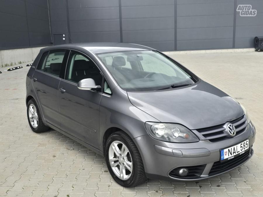 Pelēks Volkswagen Golf Plus 2006 Šauļi, ar dzinēja tilpumu 1.60 L un nobraukumu 134 tūkst. km par 1950 €, foto 4 vietnē AUTOMOTO.COM.LV