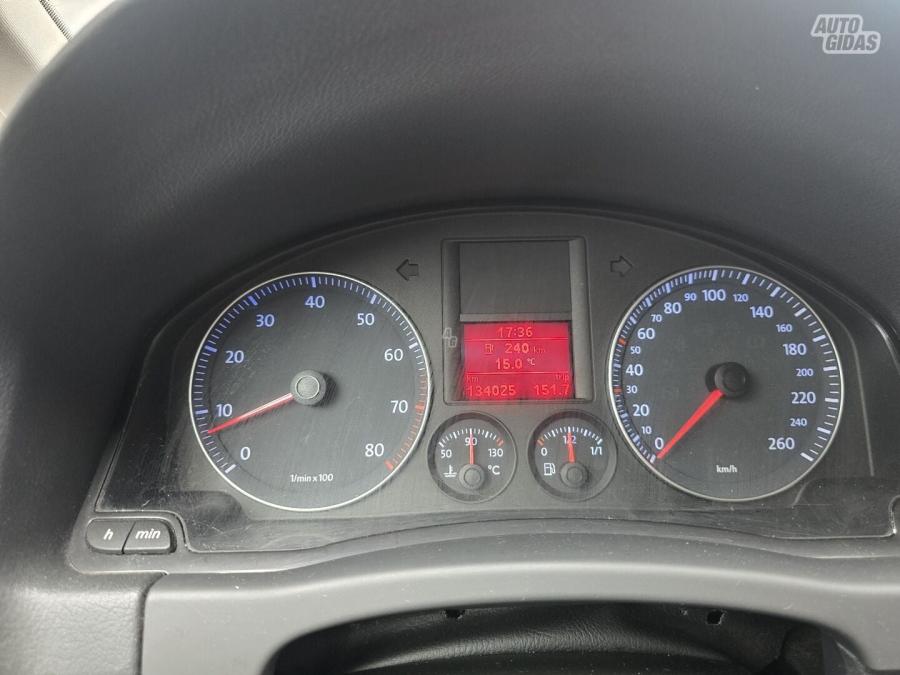 Pelēks Volkswagen Golf Plus 2006 Šauļi, ar dzinēja tilpumu 1.60 L un nobraukumu 134 tūkst. km par 1950 €, foto 15 vietnē AUTOMOTO.COM.LV