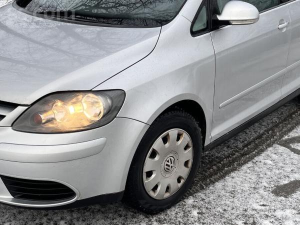 Grey Volkswagen Golf Plus 2007 in Jelgava, with an engine capacity of 2.00 L and mileage of 283 thousand km for 3600 €, photo 5 on AUTOMOTO.COM.LV