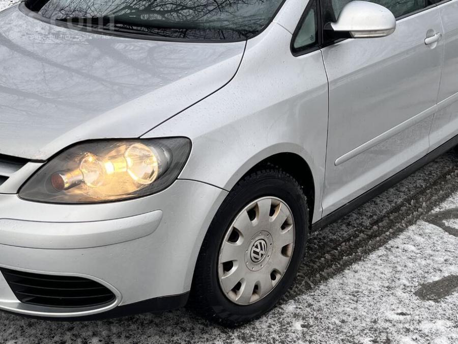 Grey Volkswagen Golf Plus 2007 in Jelgava, with an engine capacity of 2.00 L and mileage of 283 thousand km for 3200 €, photo 6 on AUTOMOTO.COM.LV