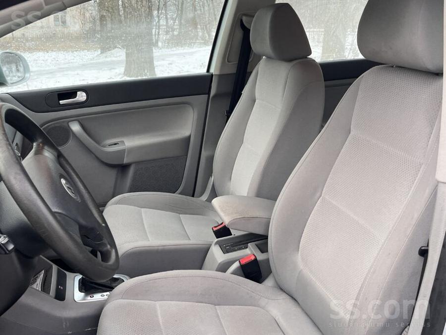 Grey Volkswagen Golf Plus 2007 in Jelgava, with an engine capacity of 2.00 L and mileage of 283 thousand km for 3200 €, photo 11 on AUTOMOTO.COM.LV