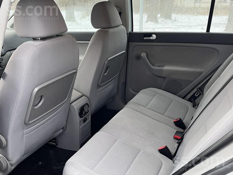 Grey Volkswagen Golf Plus 2007 in Jelgava, with an engine capacity of 2.00 L and mileage of 283 thousand km for 3200 €, photo 12 on AUTOMOTO.COM.LV