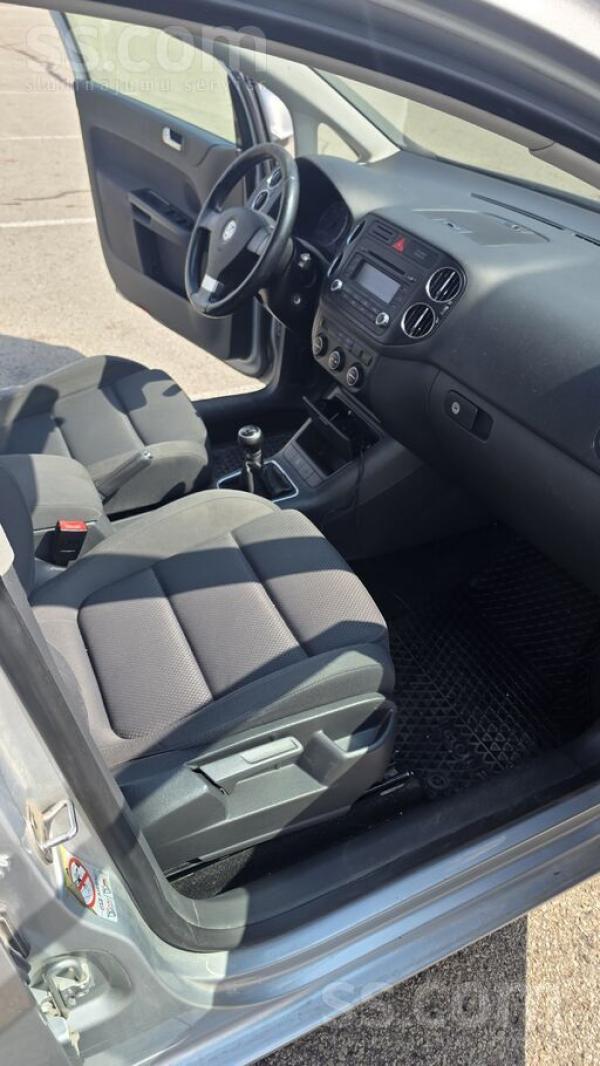 Grey Volkswagen Golf Plus 2007 in Riga, with an engine capacity of 2.00 L and mileage of 266 thousand km for 2890 €, photo 3 on AUTOMOTO.COM.LV