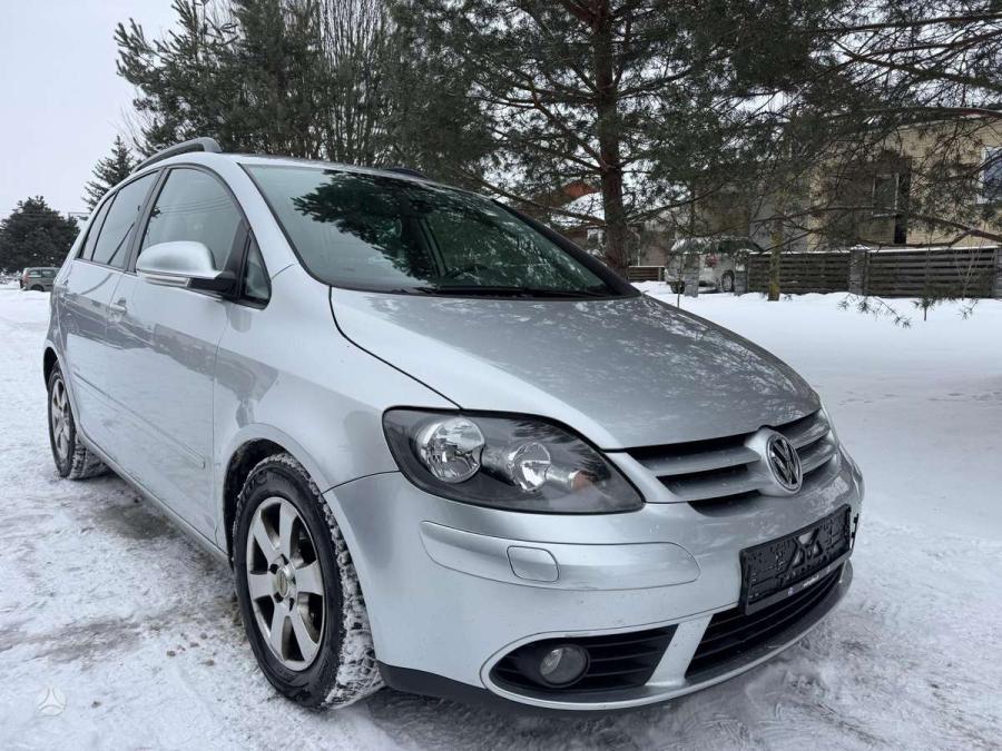 Pelēks Volkswagen Golf Plus 2008 Marijampole, ar dzinēja tilpumu 1.39 L un nobraukumu 250 tūkst. km par 2900 €, foto 1 vietnē AUTOMOTO.COM.LV