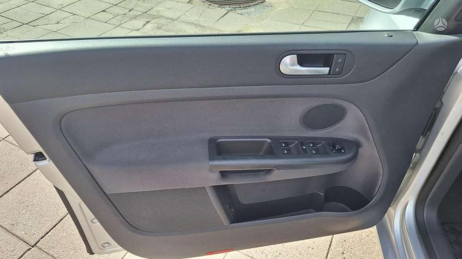 Grey Volkswagen Golf Plus 2008 in Vilnius, with an engine capacity of 1.39 L and mileage of 132 thousand km for 3650 €, photo 17 on AUTOMOTO.COM.LV