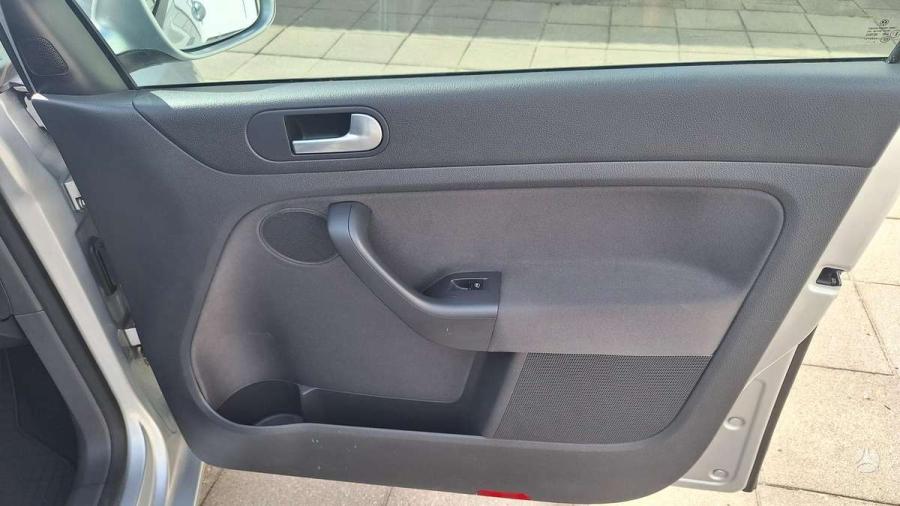 Grey Volkswagen Golf Plus 2008 in Vilnius, with an engine capacity of 1.39 L and mileage of 132 thousand km for 3650 €, photo 22 on AUTOMOTO.COM.LV