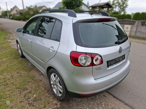 Grey Volkswagen Golf Plus 2008 in Marijampole, with an engine capacity of 1.90 L and mileage of 300 thousand km for 3499 €, photo 4 on AUTOMOTO.COM.LV