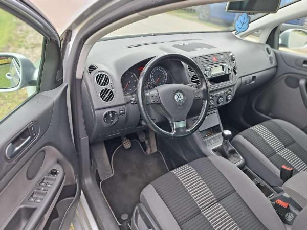 Grey Volkswagen Golf Plus 2008 in Marijampole, with an engine capacity of 1.90 L and mileage of 300 thousand km for 3499 €, photo 5 on AUTOMOTO.COM.LV