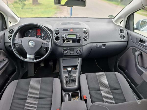 Grey Volkswagen Golf Plus 2008 in Marijampole, with an engine capacity of 1.90 L and mileage of 300 thousand km for 3499 €, photo 6 on AUTOMOTO.COM.LV