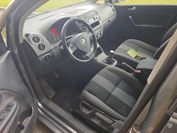 Pelēks Volkswagen Golf Plus 2008 Panevēža, ar dzinēja tilpumu 1.90 L un nobraukumu 248 tūkst. km par 2099 €, foto 10 vietnē AUTOMOTO.COM.LV