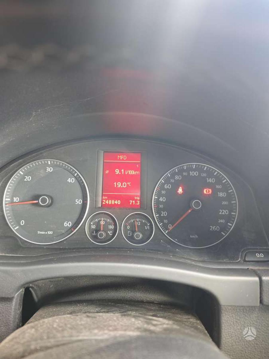 Pelēks Volkswagen Golf Plus 2008 Panevēža, ar dzinēja tilpumu 1.90 L un nobraukumu 248 tūkst. km par 2099 €, foto 13 vietnē AUTOMOTO.COM.LV