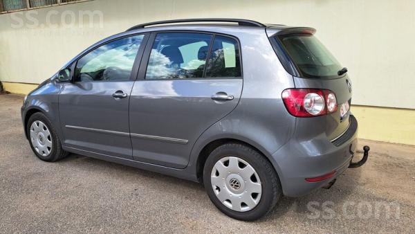 Pelēks Volkswagen Golf Plus 2009 Ogre, ar dzinēja tilpumu 1.40 L un nobraukumu 192 tūkst. km par 4650 €, foto 2 vietnē AUTOMOTO.COM.LV
