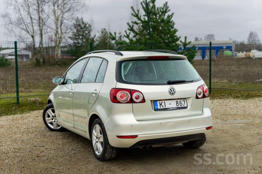 Grey Volkswagen Golf Plus 2009 in Riga, with an engine capacity of 1.40 L and mileage of 267 thousand km for 4490 €, photo 4 on AUTOMOTO.COM.LV