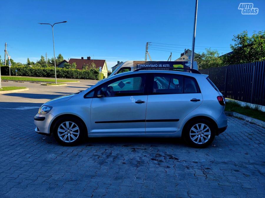 Pelēks Volkswagen Golf Plus 2009 Mažeikiai, ar dzinēja tilpumu 1.90 L un nobraukumu 280 tūkst. km par 3300 €, foto 3 vietnē AUTOMOTO.COM.LV