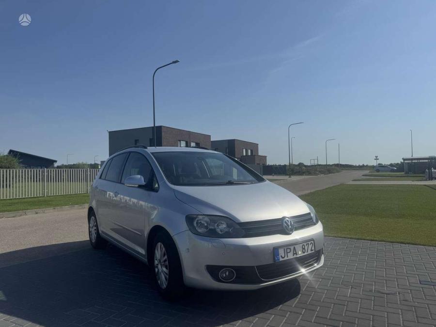 Grey Volkswagen Golf Plus 2009 in Kazlu Ruda, with an engine capacity of 1.39 L and mileage of 148 thousand km for 4500 €, photo 1 on AUTOMOTO.COM.LV