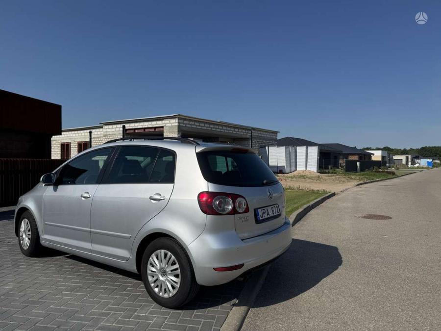 Grey Volkswagen Golf Plus 2009 in Kazlu Ruda, with an engine capacity of 1.39 L and mileage of 148 thousand km for 4500 €, photo 5 on AUTOMOTO.COM.LV
