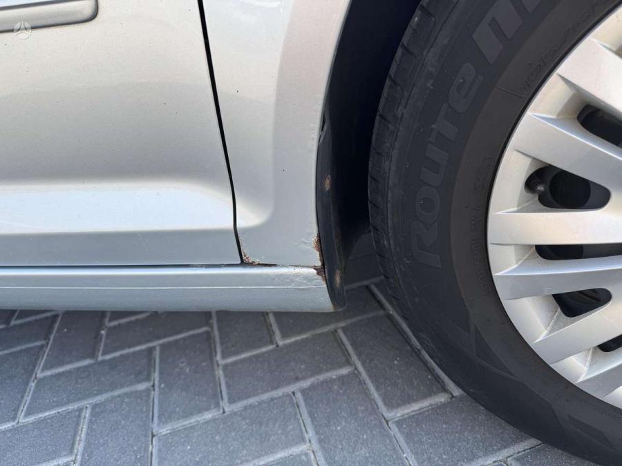 Grey Volkswagen Golf Plus 2009 in Kazlu Ruda, with an engine capacity of 1.39 L and mileage of 148 thousand km for 4500 €, photo 10 on AUTOMOTO.COM.LV