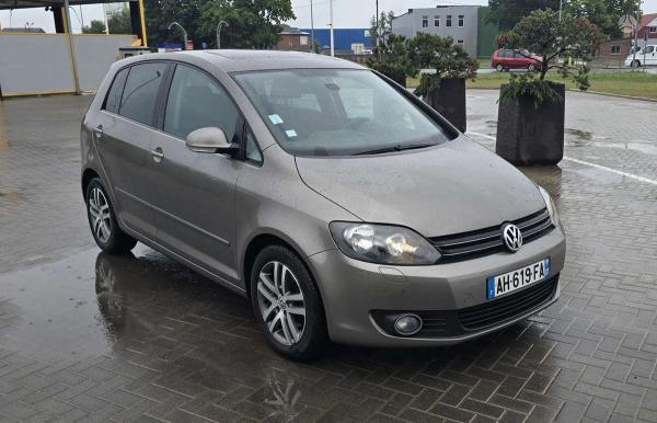 Pelēks Volkswagen Golf Plus 2009 Tauragė, ar dzinēja tilpumu 1.60 L un nobraukumu 211 tūkst. km par 2950 €, foto 1 vietnē AUTOMOTO.COM.LV