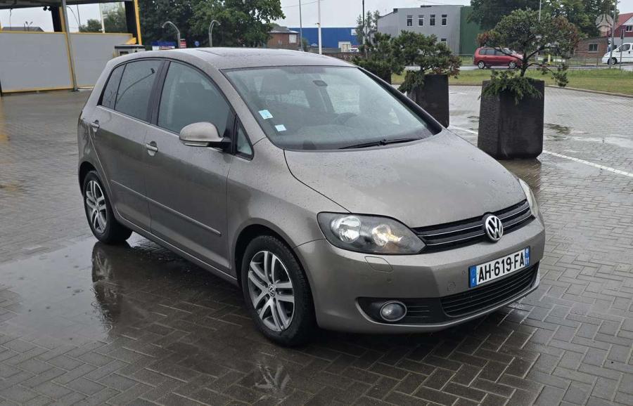 Pelēks Volkswagen Golf Plus 2009 Tauragė, ar dzinēja tilpumu 1.60 L un nobraukumu 211 tūkst. km par 2950 €, foto 1 vietnē AUTOMOTO.COM.LV