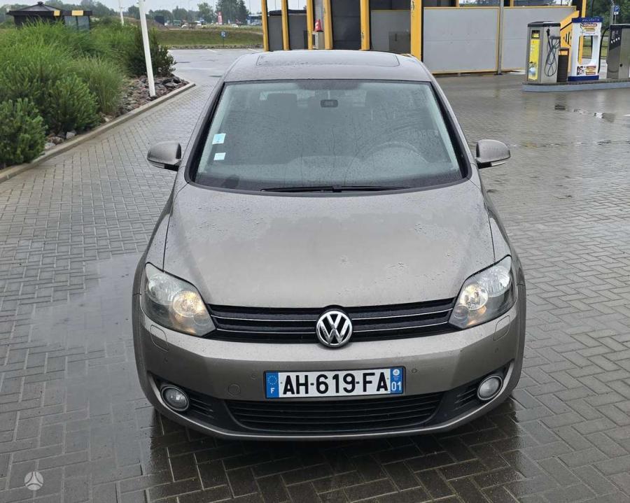 Pelēks Volkswagen Golf Plus 2009 Tauragė, ar dzinēja tilpumu 1.60 L un nobraukumu 211 tūkst. km par 2950 €, foto 3 vietnē AUTOMOTO.COM.LV