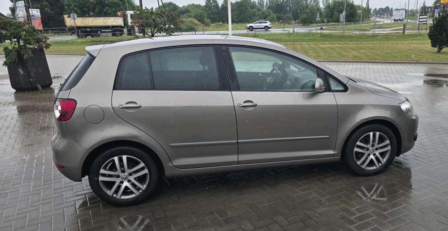 Pelēks Volkswagen Golf Plus 2009 Tauragė, ar dzinēja tilpumu 1.60 L un nobraukumu 211 tūkst. km par 2950 €, foto 6 vietnē AUTOMOTO.COM.LV