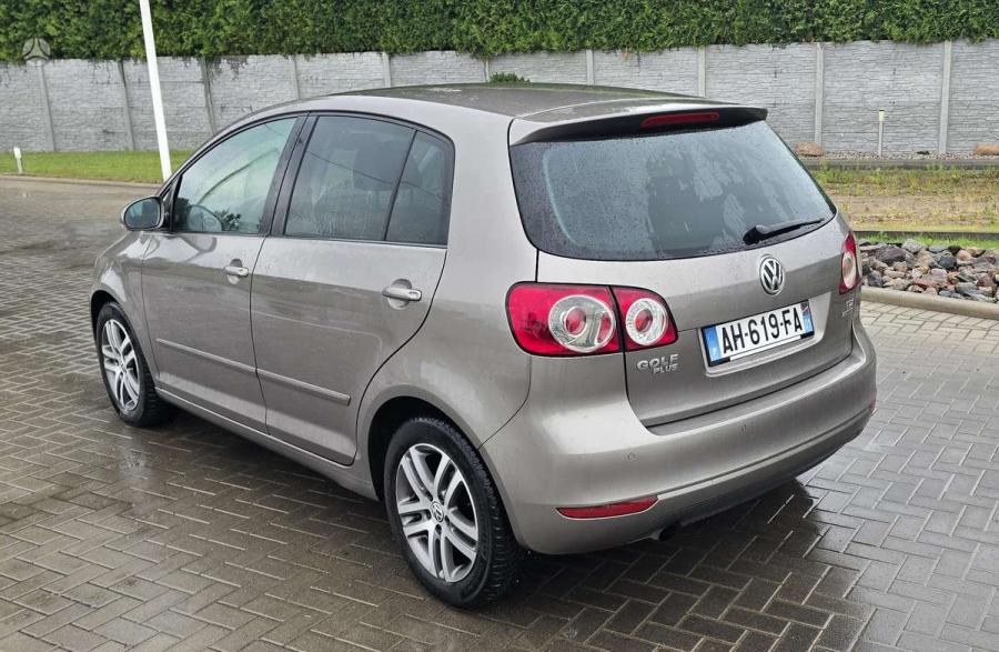 Pelēks Volkswagen Golf Plus 2009 Tauragė, ar dzinēja tilpumu 1.60 L un nobraukumu 211 tūkst. km par 2950 €, foto 7 vietnē AUTOMOTO.COM.LV