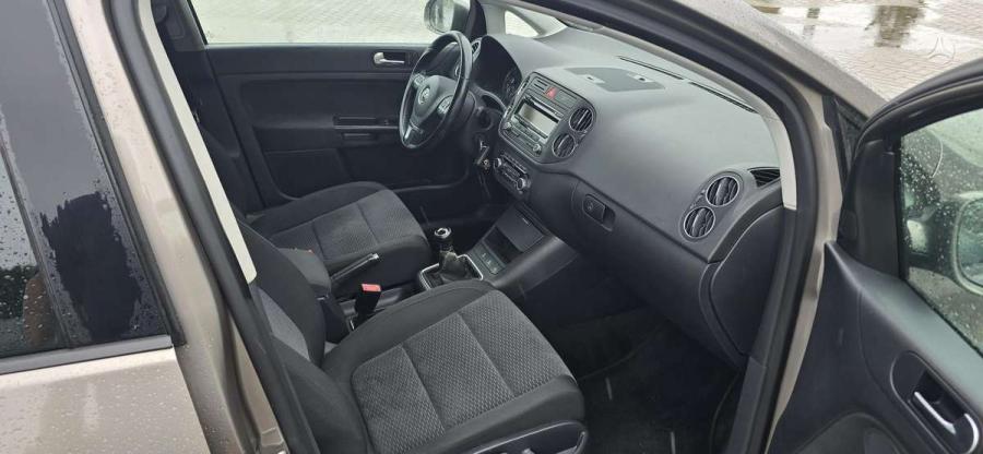 Pelēks Volkswagen Golf Plus 2009 Tauragė, ar dzinēja tilpumu 1.60 L un nobraukumu 211 tūkst. km par 2950 €, foto 11 vietnē AUTOMOTO.COM.LV