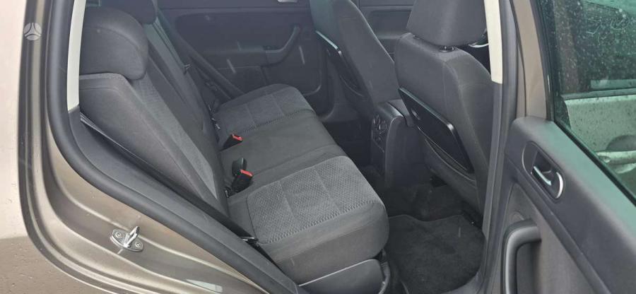 Pelēks Volkswagen Golf Plus 2009 Tauragė, ar dzinēja tilpumu 1.60 L un nobraukumu 211 tūkst. km par 2950 €, foto 12 vietnē AUTOMOTO.COM.LV
