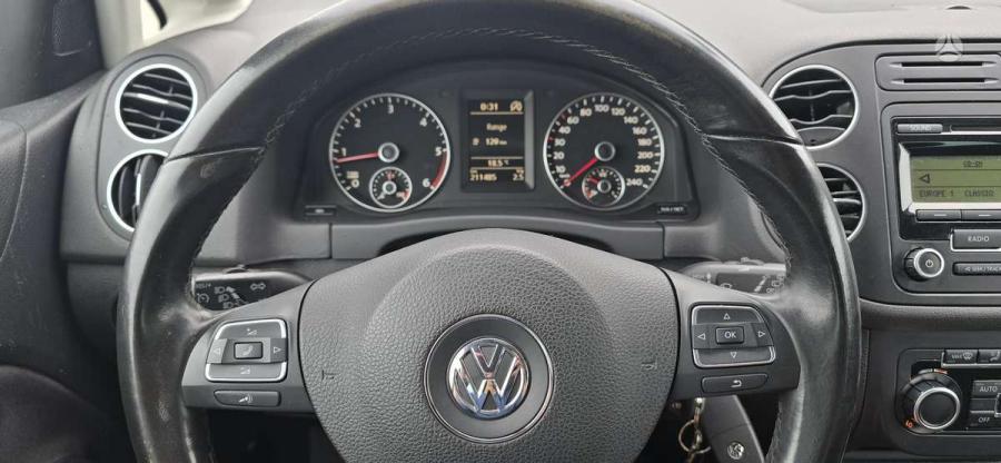 Pelēks Volkswagen Golf Plus 2009 Tauragė, ar dzinēja tilpumu 1.60 L un nobraukumu 211 tūkst. km par 2950 €, foto 13 vietnē AUTOMOTO.COM.LV