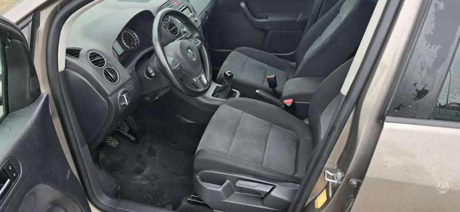 Pelēks Volkswagen Golf Plus 2009 Tauragė, ar dzinēja tilpumu 1.60 L un nobraukumu 211 tūkst. km par 2950 €, foto 14 vietnē AUTOMOTO.COM.LV
