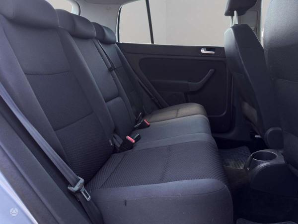 Grey Volkswagen Golf Plus 2009 in Kaunas, with an engine capacity of 1.60 L and mileage of 272 thousand km for 4699 €, photo 9 on AUTOMOTO.COM.LV