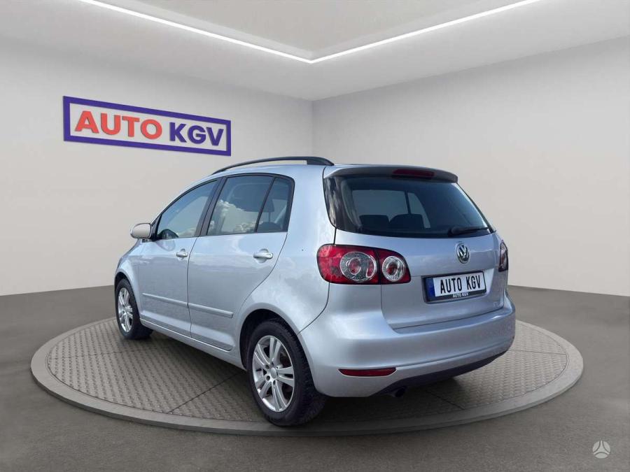 Grey Volkswagen Golf Plus 2009 in Kaunas, with an engine capacity of 1.60 L and mileage of 272 thousand km for 4699 €, photo 4 on AUTOMOTO.COM.LV
