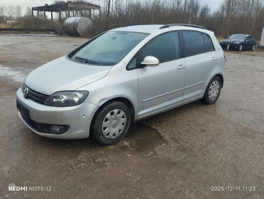 Pelēks Volkswagen Golf Plus 2010 Kelmė, ar dzinēja tilpumu 1.20 L un nobraukumu 268 tūkst. km par 2150 €, foto 1 vietnē AUTOMOTO.COM.LV