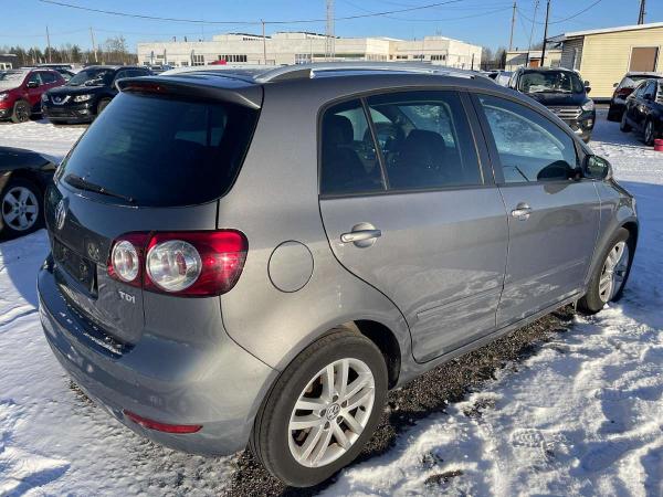 Grey Volkswagen Golf Plus 2010 in Panevezys, with an engine capacity of 1.60 L and mileage of 300 thousand km for 3500 €, photo 3 on AUTOMOTO.COM.LV