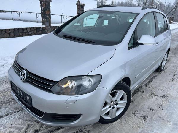 Pelēks Volkswagen Golf Plus 2010 Panevēža, ar dzinēja tilpumu 1.40 L un nobraukumu 107 tūkst. km par 3999 €, foto 1 vietnē AUTOMOTO.COM.LV