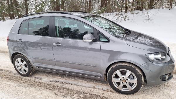 Pelēks Volkswagen Golf Plus 2010 Marijampole, ar dzinēja tilpumu 1.40 L un nobraukumu 124 tūkst. km par 3700 €, foto 4 vietnē AUTOMOTO.COM.LV