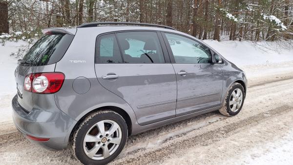 Pelēks Volkswagen Golf Plus 2010 Marijampole, ar dzinēja tilpumu 1.40 L un nobraukumu 124 tūkst. km par 3700 €, foto 5 vietnē AUTOMOTO.COM.LV